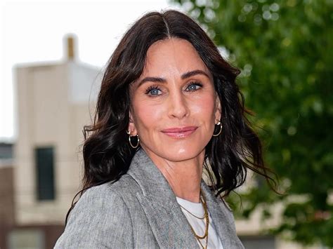 Courteney Cox References Iconic Friends Scene In New Closet Tour Video