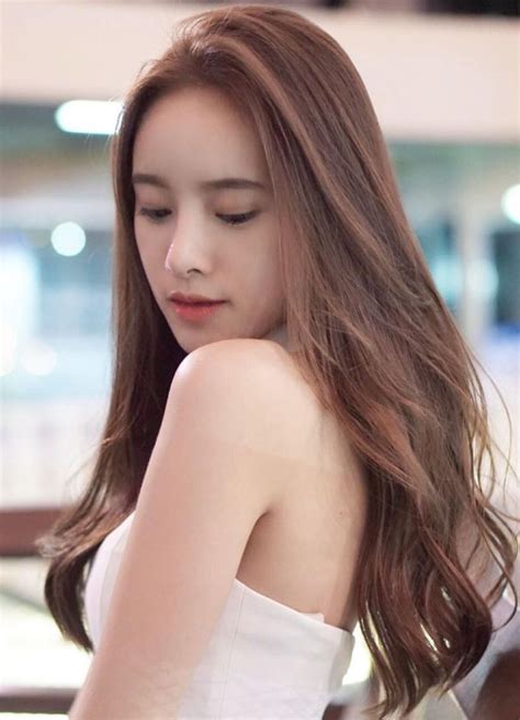 Stail Rambut Lurus Panjang Quintentarosuarez