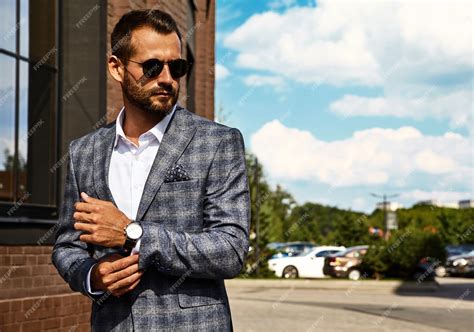 Free Photo Handsome Fashion Businessman Model Dressed In Elegant