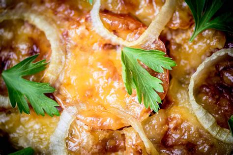 피자 닫습니다 모 짜 렐 라 살라미 올리브와 바 질으로 피자의 최고 볼 수 있습니다 고기에 대한 스톡 사진 및 기타 이미지 고기 고추류 그릇 Istock