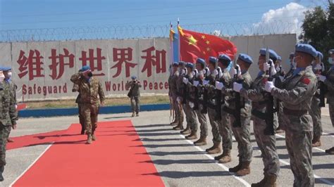 中国赴黎维和部队410名官兵荣获联合国“和平勋章”手机新浪网