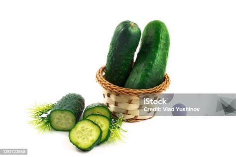 오이와 고리버들 미니어처 바구니에 담긴 조각수확 흰색 고립된 배경의 레스토랑 또는 메뉴 0명에 대한 스톡 사진 및 기타 이미지 0명 건강한 식생활 과일 Istock