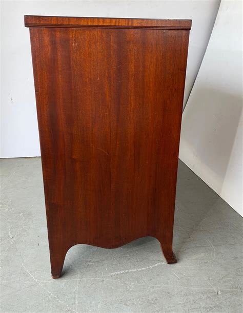 Early 19th Century Bow Front English Chest Of Drawers At 1stdibs Bow