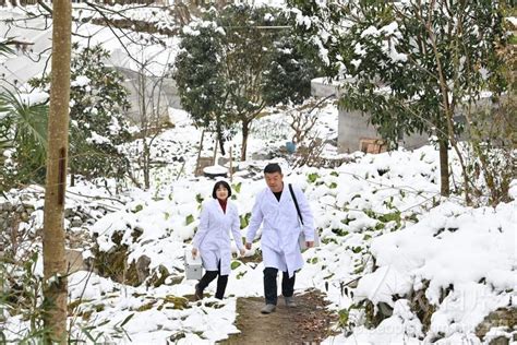 重庆酉阳踏雪巡诊 上门送医 人民图片网
