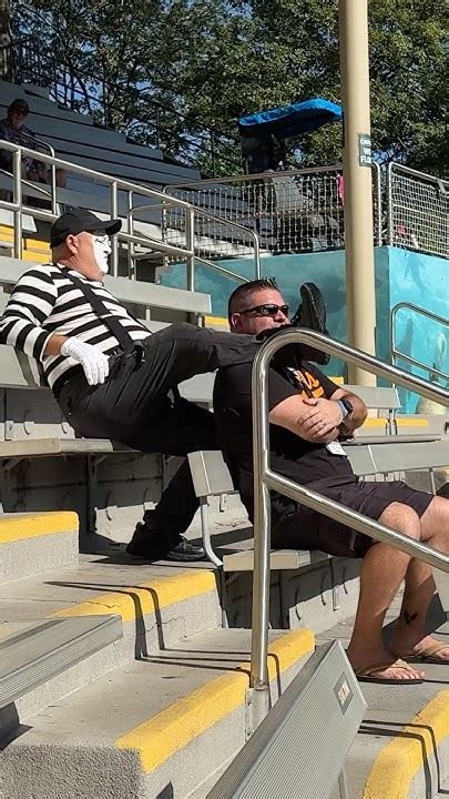 Cant Miss Best Moment 😂 Tom Mime Seaworld Fun Seaworldmime Prank