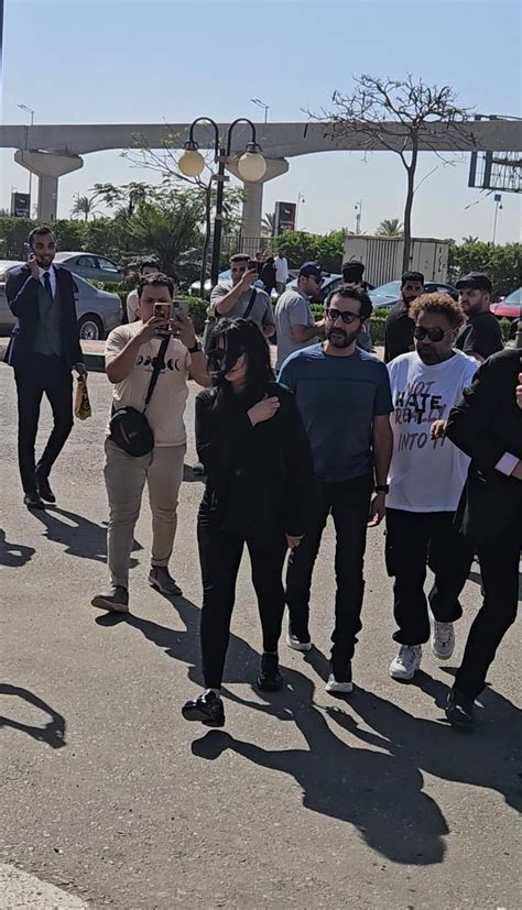 أحمد حلمي ومنى زكي ومحمود البزاوي يحضرون جنازة صلاح السعدني عين