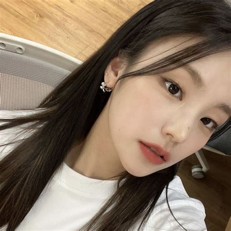 Hwang Yeji Itzy Selca Pfp Icon Kpop Earrings Aesthetic Earrings