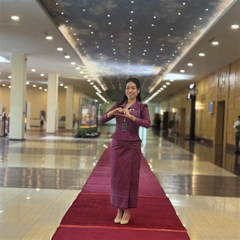 ពិធីប្រគល់ ទទួលអំណោយសប្បុរសធម៌ រួមមាន÷ ថវិកា គ្រឿងឧបភោគបរិភោគ និងសម្ភារៈប្រើប្រាស់ជាច្រើនមុខ