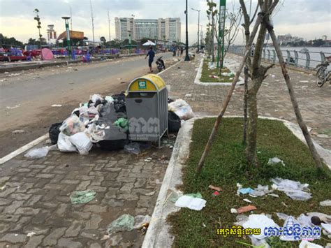 ចប់ ពិធីបុណ្យ អំ ទូកមន្ទីរ សាធារណ ការ និង ក្រុមហ៊ុន ស៊ិ ន ទ្រី រួមគ្នាសំអាត សំរាម Khmerload