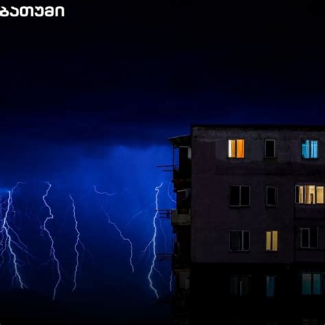 ელვა და ჭექა ქუხილი ბათუმში