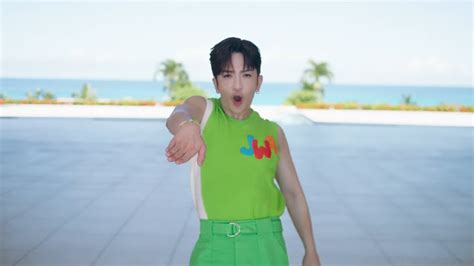 Anson Lo推快歌〈hey Hey Ok〉大玩出水芙蓉 晒白滑腋下狂扭蛇腰摸胯下 Uhk 港生活