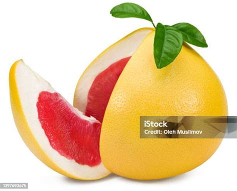 흰색 배경에 고립 된 조각과 녹색 잎이있는 포멜로 과일 클리핑 경로 및 전체 피사계 심도 0명에 대한 스톡 사진 및 기타 이미지 0명 감귤류 과일 과일 Istock