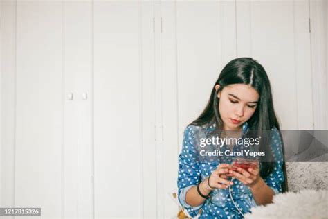 girl looking through camera photos and premium high res pictures