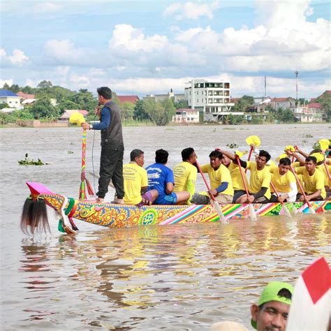 ទូក៚ង៚ Phnom Penh
