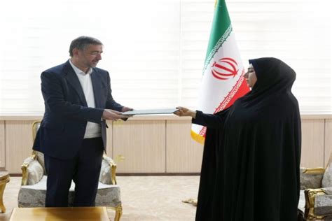 سرپرست امور بانوان استانداری لرستان منصوب شد عکس