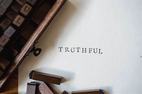 두 가지 진실과 하나의 거짓 Two Truths And A Lie