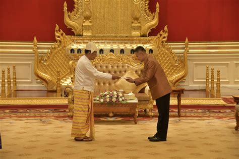 နိုင်ငံ‌တော်စီမံအုပ်ချုပ်ရေးကောင်စီဥက္ကဋ္ဌ နိုင်ငံတော်ဝန်ကြီးချုပ် ဗိုလ်ချုပ်မှူးကြီး မင်းအောင်လ