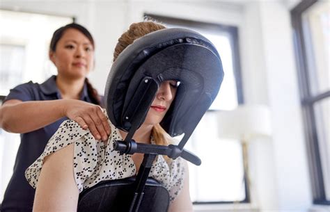 Chair Massage Therapy Bilder Durchsuchen 4296 Archivfotos