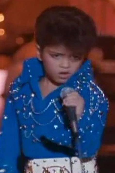 That Tiny Elvis Impersonator In Honeymoon In Vegas Is Actually Bruno Mars Elvis Impersonator