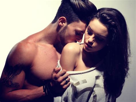 Why Women Scratch In Bed Boldsky Com