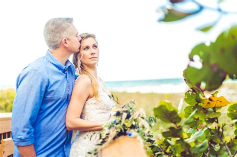 아름다운 신부와 신랑이 애정 어린 초상화로 야외에서 결혼식을 올립니다 2명에 대한 스톡 사진 및 기타 이미지 2명 30 34세 35 39세 Istock