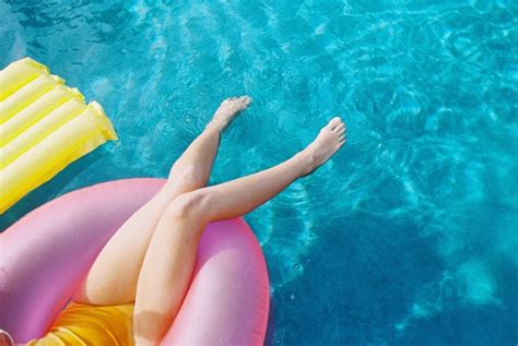 Heres Why You Should Be Dry Brushing Your Legs And Butt Glamour