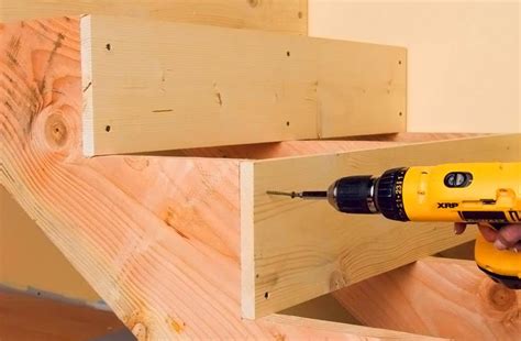 Как сделать лестницу на второй этаж своими руками