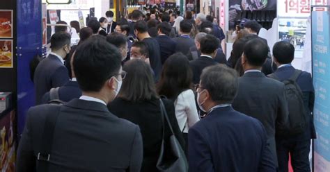 포토 인파로 북적이는 2022 제53회 Ifs 프랜차이즈 서울 창업박람회 포토 인파로 북적이는 2022 제53회 Ifs 프랜차이즈 서울 창업박람회