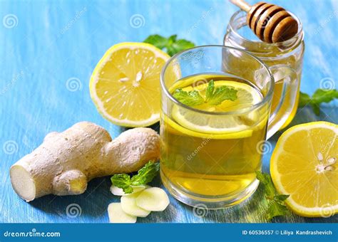 Heißer Tee Mit Ingwer Zitrone Honig Und Minze Stockbild Bild von schauer frucht