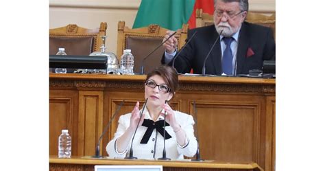 Десислава Атанасова за новите преговори Това е план А първо се дава шанс на А отбора