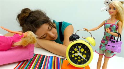 Видео и игры для девочек: БАРБИ собирается на пикник - YouTube