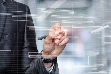 사업가는 가상 컴퓨터 화면에서 비즈니스 프로젝트와 함께 작업합니다 가상현실에 대한 스톡 사진 및 기타 이미지 가상현실 개념 건축물 Istock