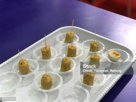 Contoh Makanan Yang Diletakkan Di Atas Nampan Untuk Pengujian Sensorik Foto Stok Unduh Gambar