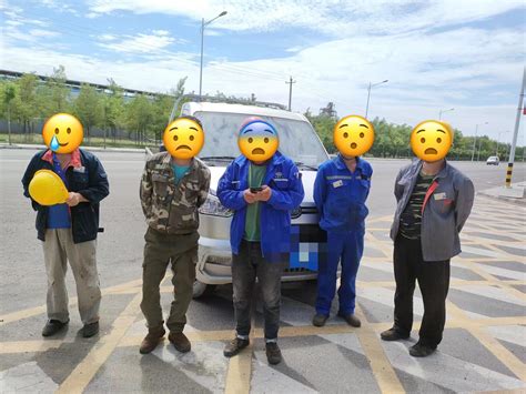 货车违法载人被查，驾驶员还狡辩