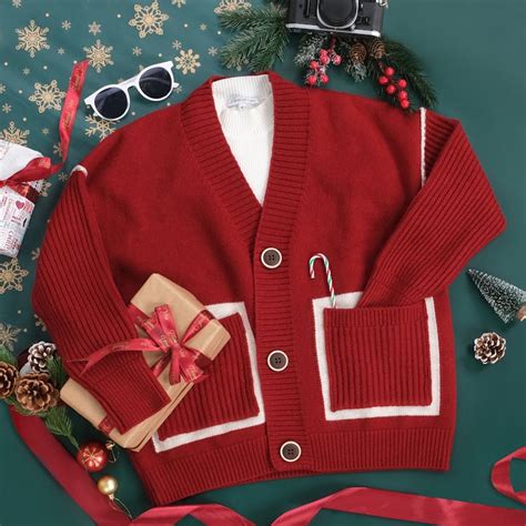 가디건 겨우살이 겨울 겨울 옷 계절 녹색 배경 니트 라바콘 리본 리본 활 빨간 스웨터 산타 선글라스 선물 선물 포장 성탄절 연휴 스웨터 스타일