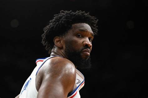 Nba Joel Embiid Multado Em 75 Mil Dólares Por Gesto Obsceno Na