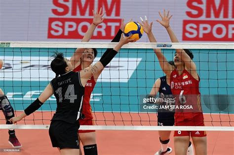 South Koreas Lee Da Hye Spikes The Ball Against China During The
