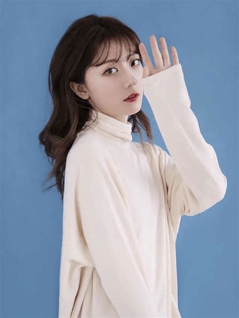 纯色背景下如何拍半身照才能脱俗7个姿势不用道具也能拍美照 镜头