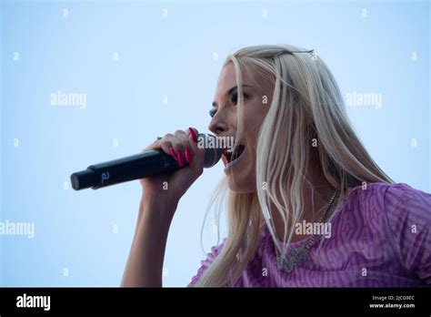 Isi Glueck Gl Ck Singer Pop Singer Musician Singing Singing Concert Oberhausen Ole Party In