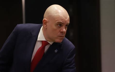 Иван Гешев пада жертва на спасяването на редник Пеевски