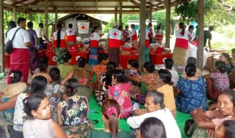 မြန်မာနိုင်ငံကြက်ခြေနီအသင်းမှ ပေါက်တောမြို့နယ်ရှိ မိုခါ မုန်တိုင်းကြောင့်ပျက်စီးခဲ့သည့် ကျေးရွာမ