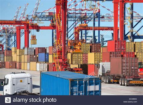 Loading Dock Trucks Stock Photos Loading Dock Trucks Stock Images Alamy