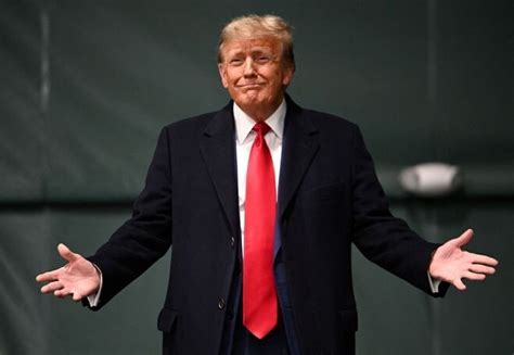 فیلم مراسم استقبال بی‌سابقه از ترامپ با رقص خاص دختران بی‌حجاب اماراتی