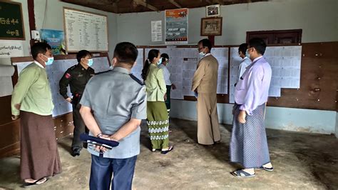 လဲချားမြို့နယ်တွင် ဒုတိယအကြိမ်မဲဆန္ဒရှင်ပြည်သူများ၏ မဲစာရင်းအမည်ကပ်ထားမှုများအား ကြည့်ရှုစစ်ဆေး