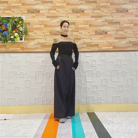 内田恭子さんのインスタグラム写真 内田恭子instagram「今日は一日中雨ですね。 家でまったりと本を読んでいたいところだけれど