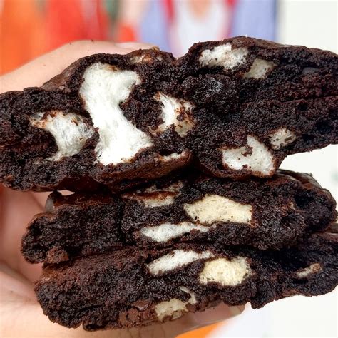 Eat Here ขั้นตอนการทำ 1 เทนมลงบนขนมปัง ชุบให้ชุ่มเลย 2 ใส่เนยลงกระทะ นำขนมปังลงไป Facebook