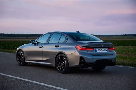 2023 Bmw M340i Xdrive Sedan Ditampilkan Dalam Frozen Pure Grey