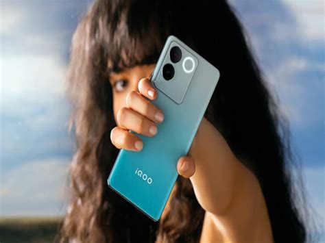 ह गय कमत क खलस हजर स कम म करवड डसपल और रग लइट वल फन iQOO Z Pro G