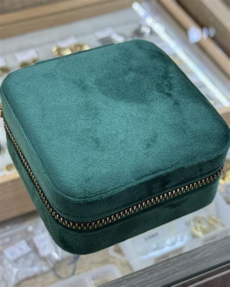 სამკაულების შესანახი ყუთი საგალანტერიოაქსესუარები