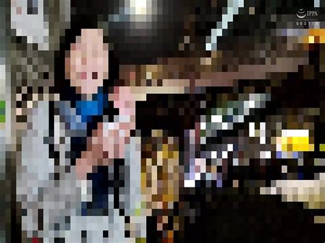 M787g08 Mladu ženu Koja Izgleda Kao Da Je Opuštena Koja želi Da Probuši G Gospođicu I Ima